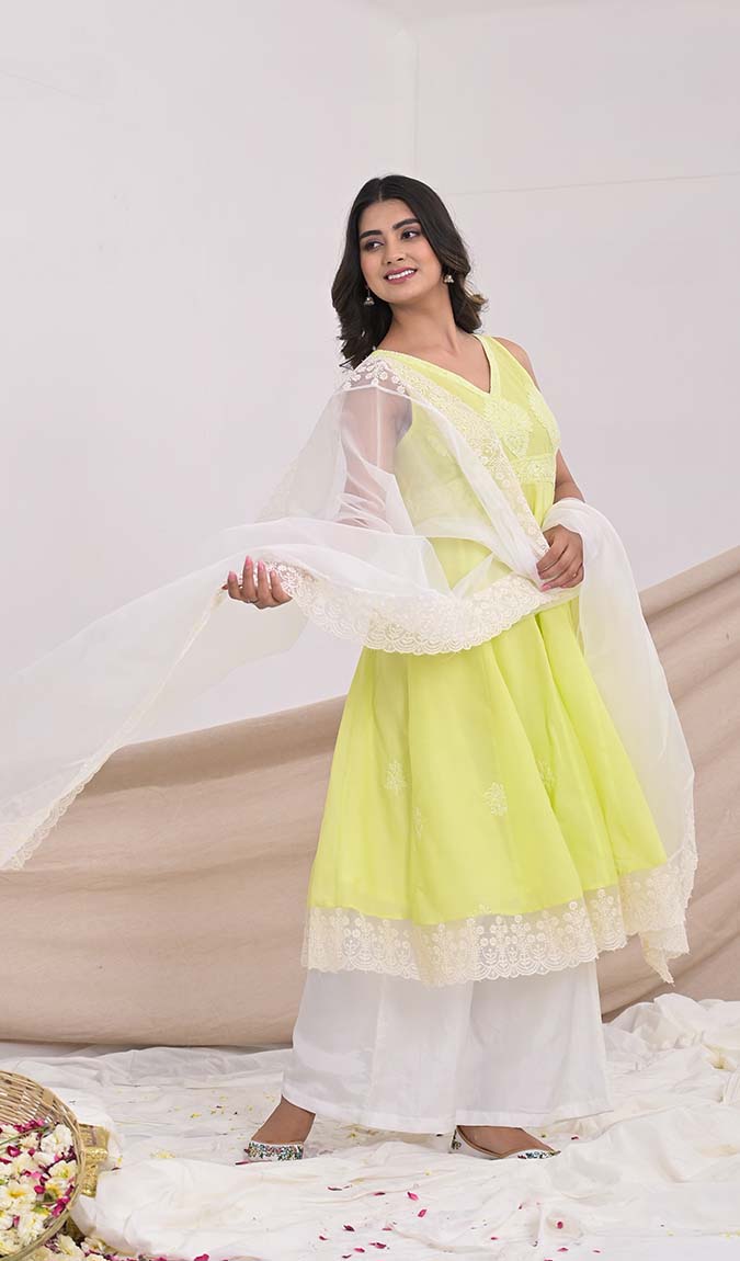 Shop Kurta Sets for Women Online | Upto 60% OFF on Ethnic Sets – Mahukaa